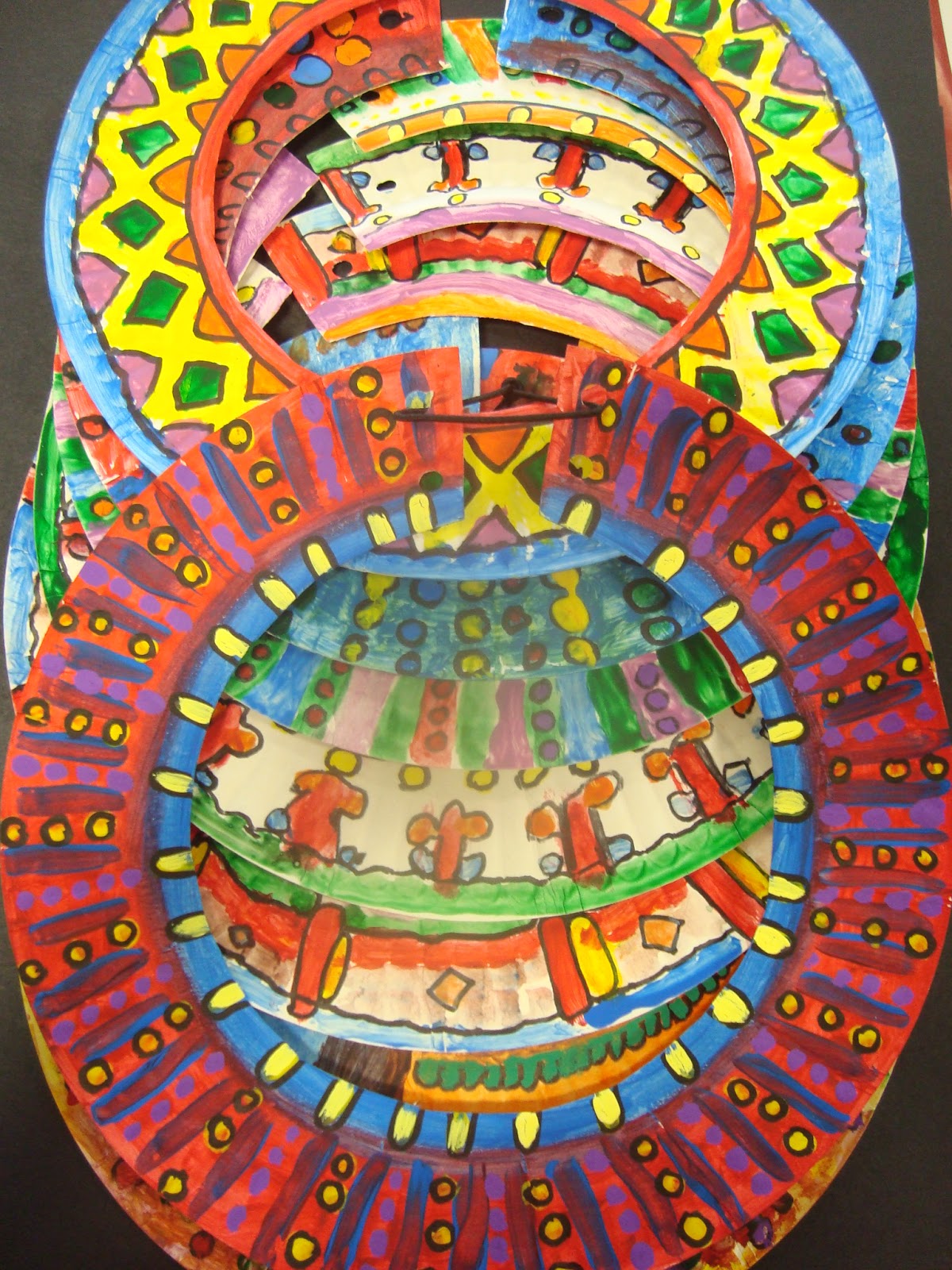 Once upon an Art Room: Paper Plate Necklaces