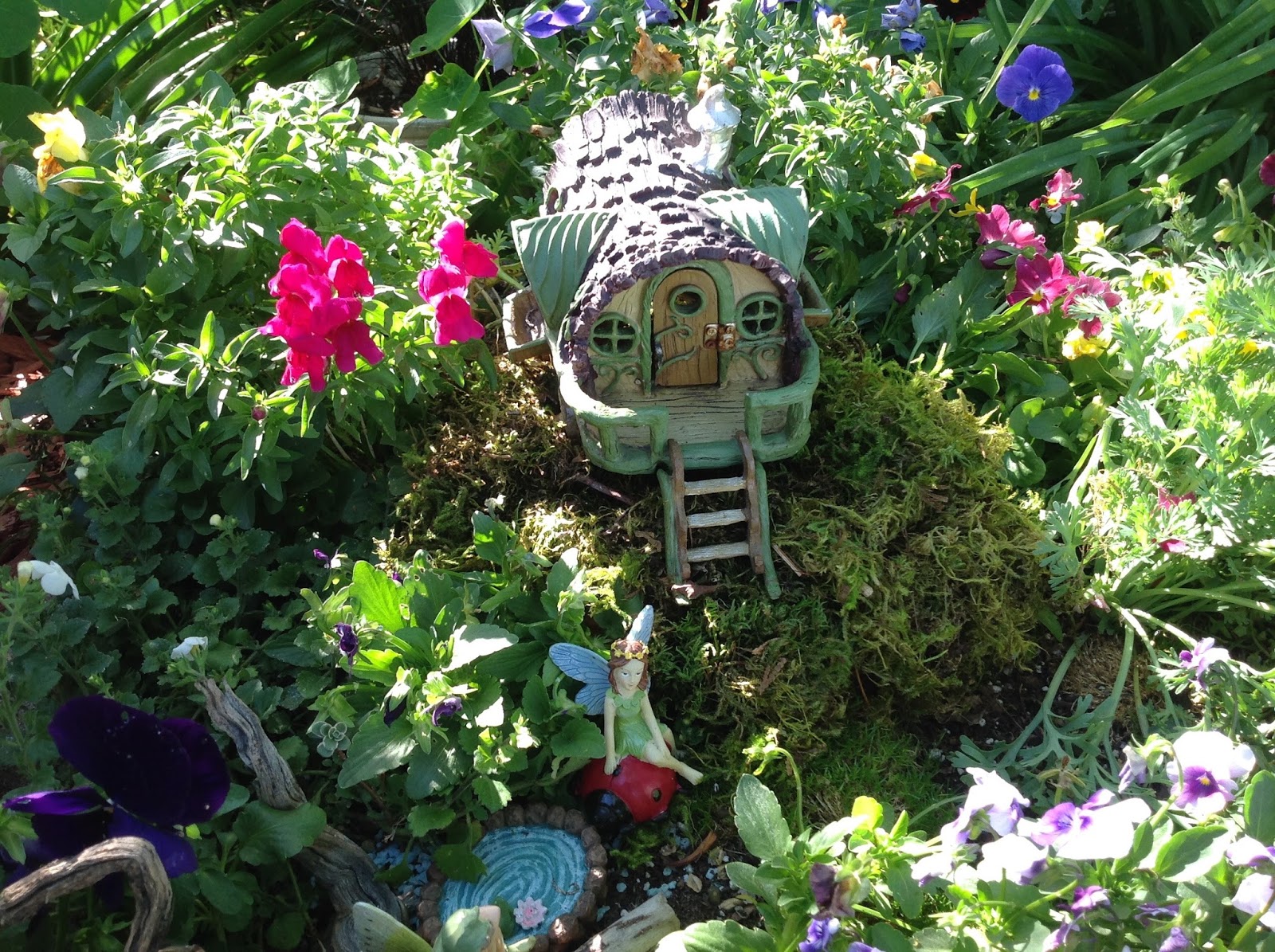 Grandma's Enchanted Fairy Garden: The Traveling Life