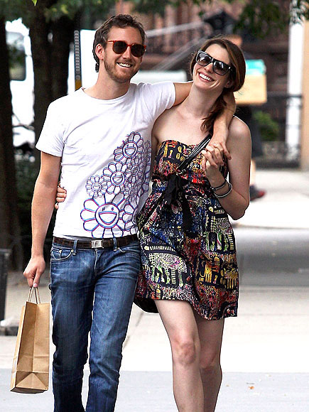 Anne Hathaway & Boyfriend Adam Shulman Profile & Pic`s 2011 ...