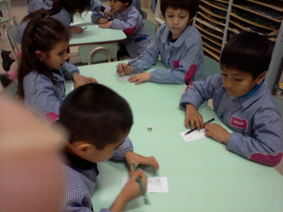 Sala Fucsia 2011: Aprendiendo a jugar a la mini generala