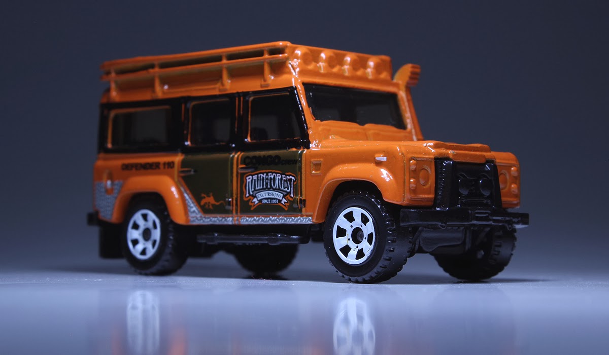 Epic Collage : Land Rover Defender 110S