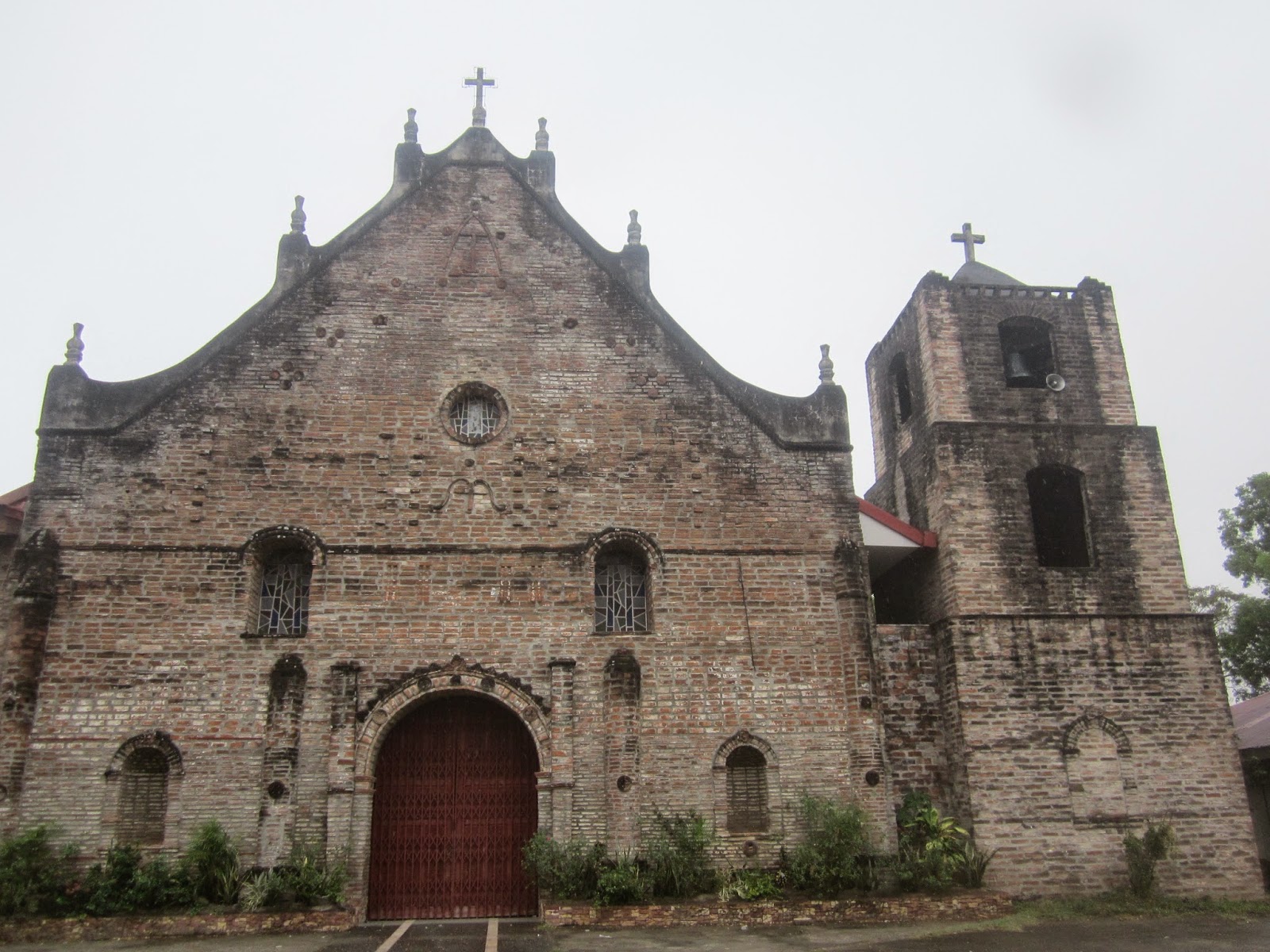 Ben Goes Where: Visita Iglesia in Isabela