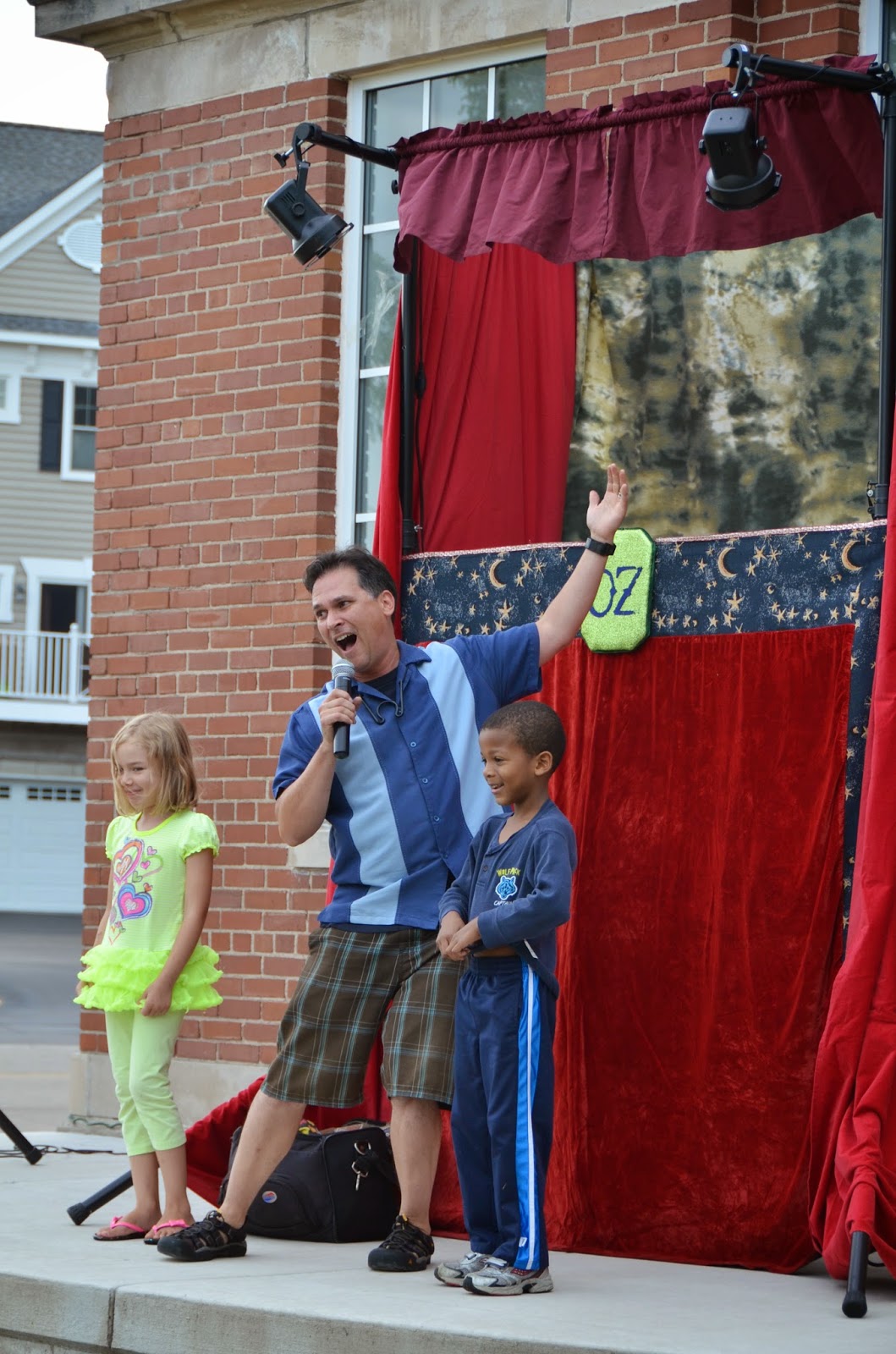 AMAZING CLARK PUPPET SHOWS