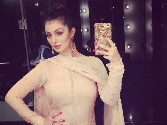 Ayesha Takia Looks So Different in Her Latest Pictures