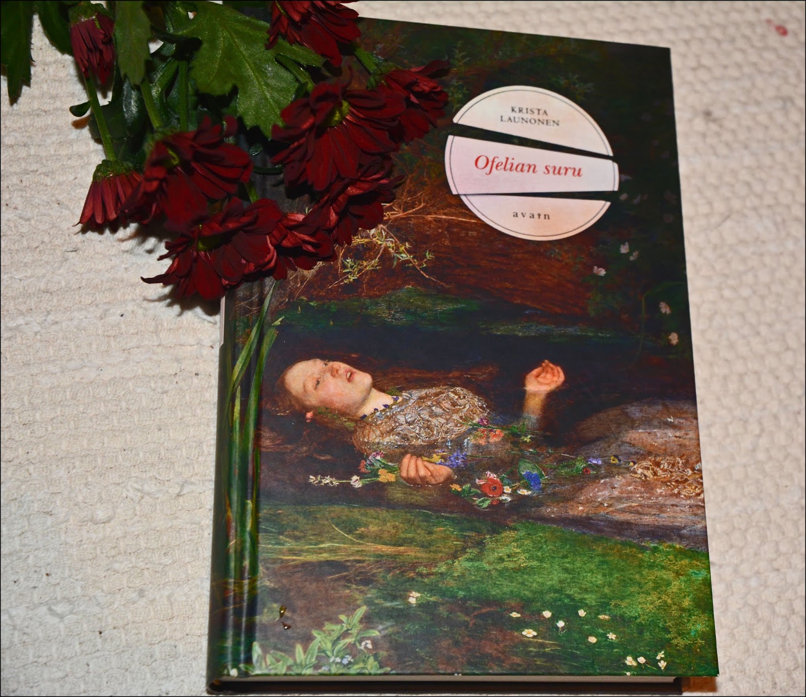 Kirjojen kuisketta: Krista Launosen herkkä surukirja Ofelian suru