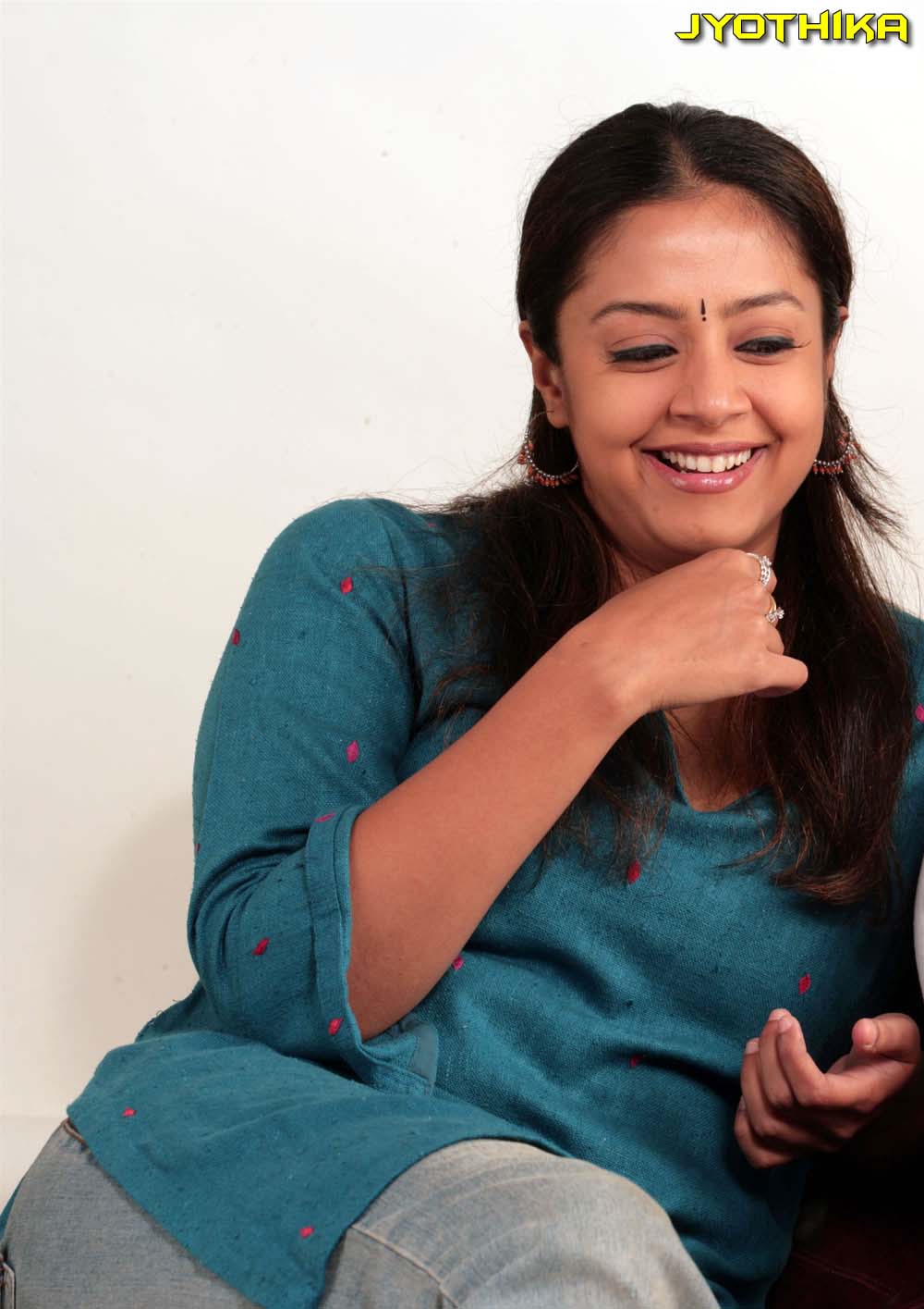 Jyothika - Wallpapers