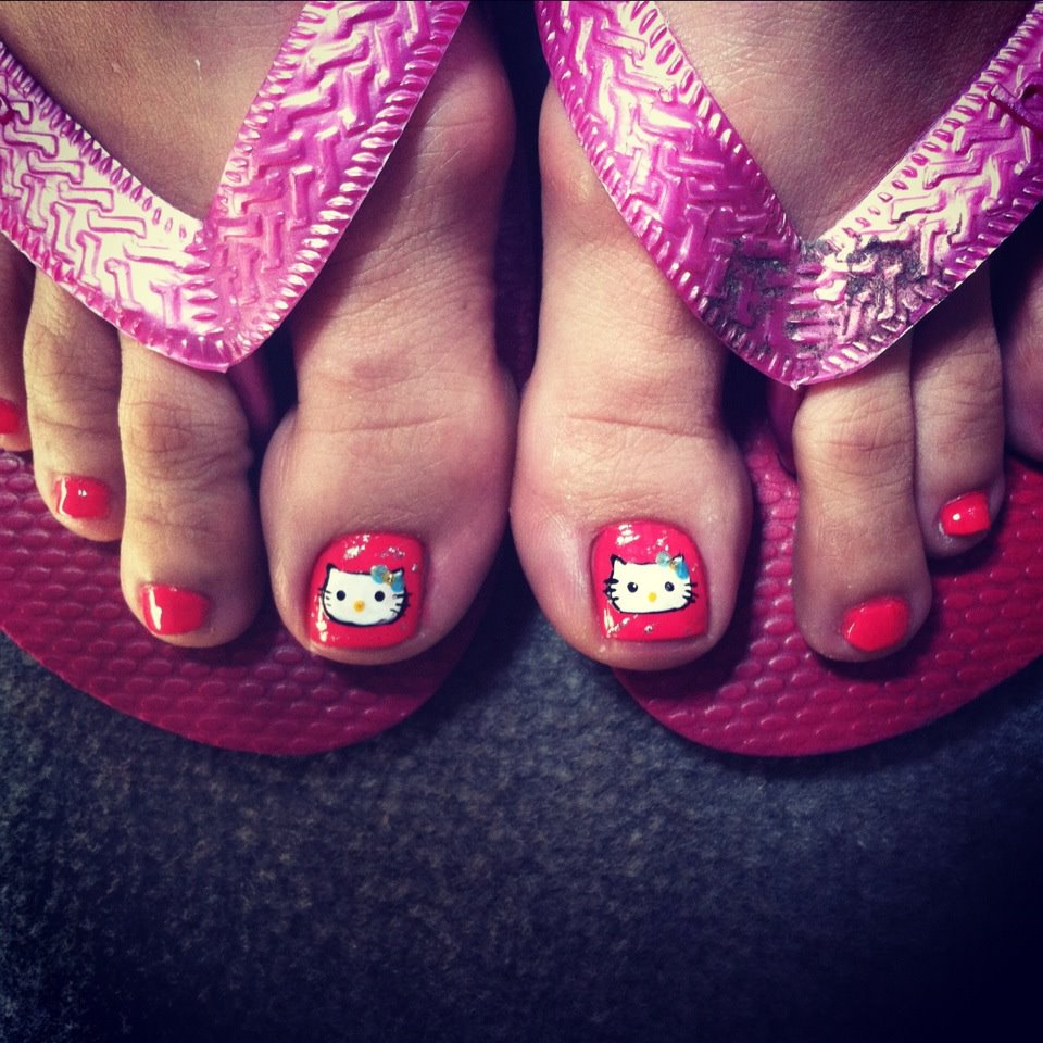 Hello Kitty Toe Nail Art