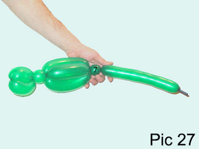 CLASSICAL: Balloon parrot