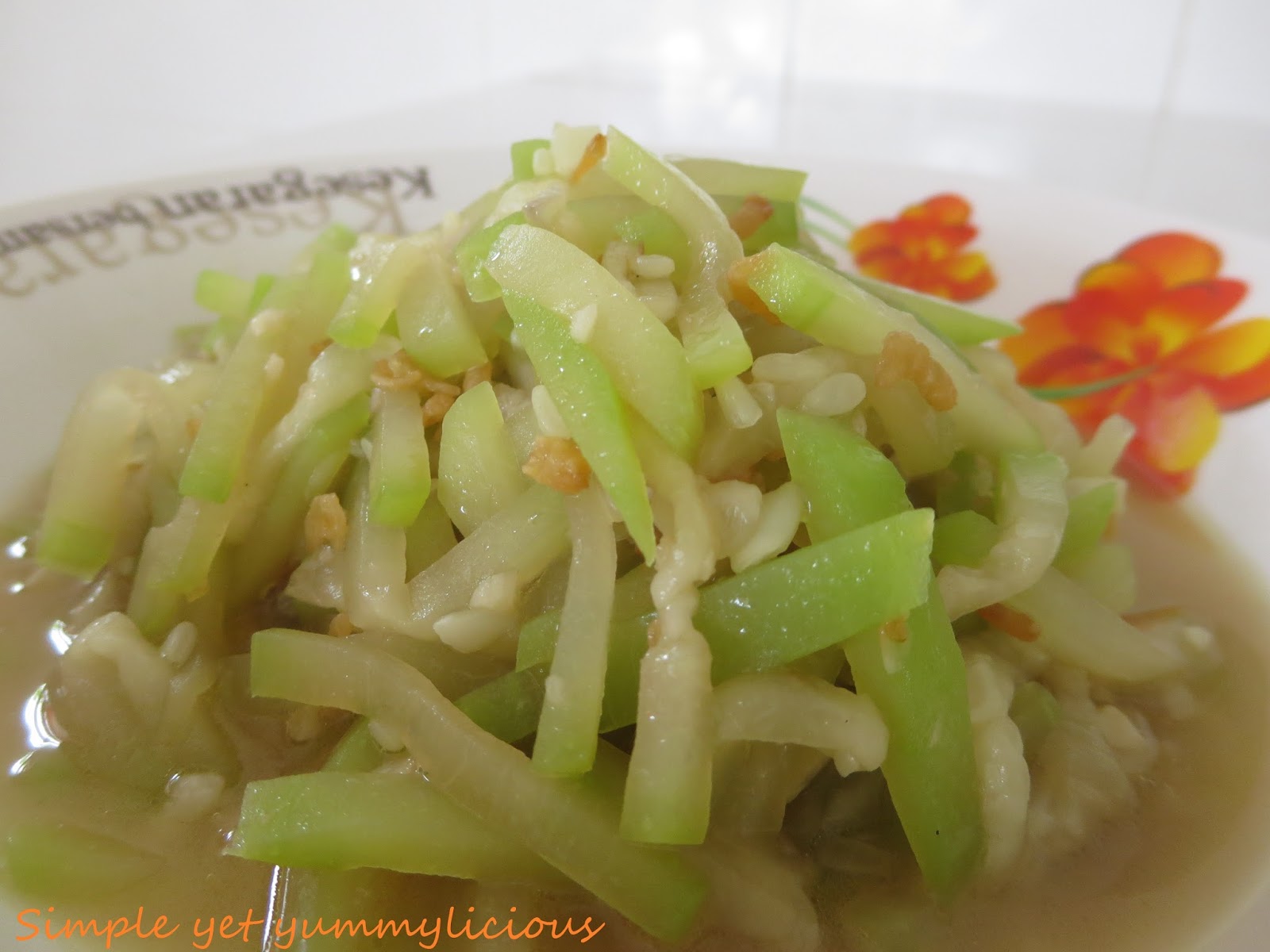 Simple yet yummylicious!: Stir-fried bottle gourd with dried prawns