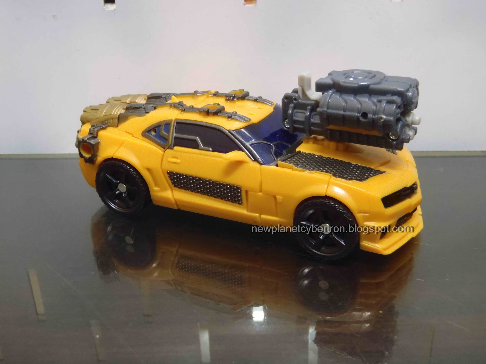 New Planet Cybertron: Transformers Review – Nitro Bumblebee (DOTM Deluxe)