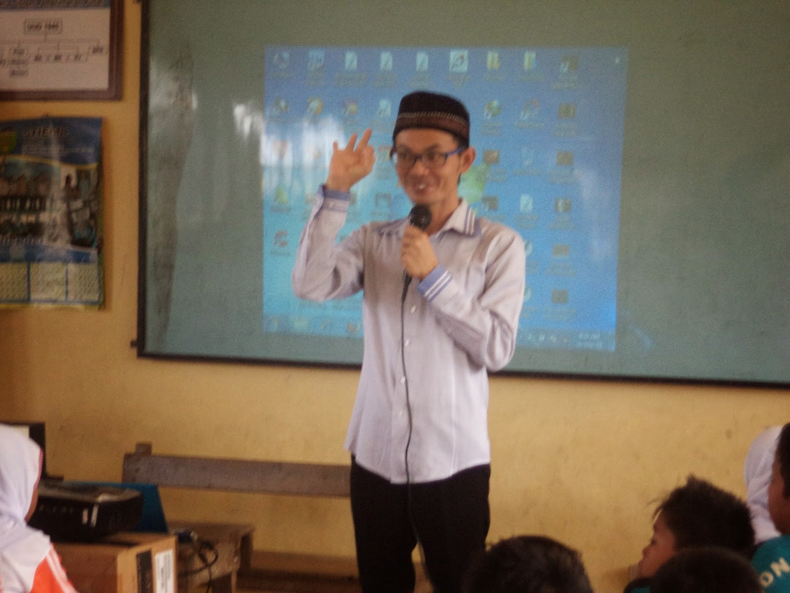 BROSUR PELATIHAN GURU FUN LEARNING OLEH KAK ACUN OWNER MATA HATI CARE ...