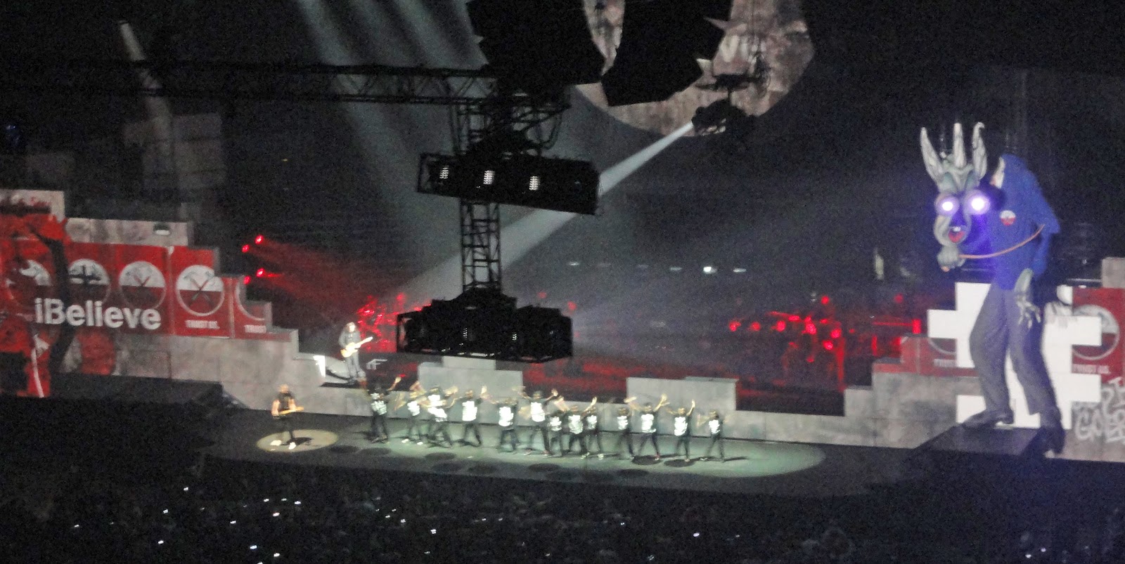 Mondo Musicals!: Roger Waters Presents The Wall - LIVE!