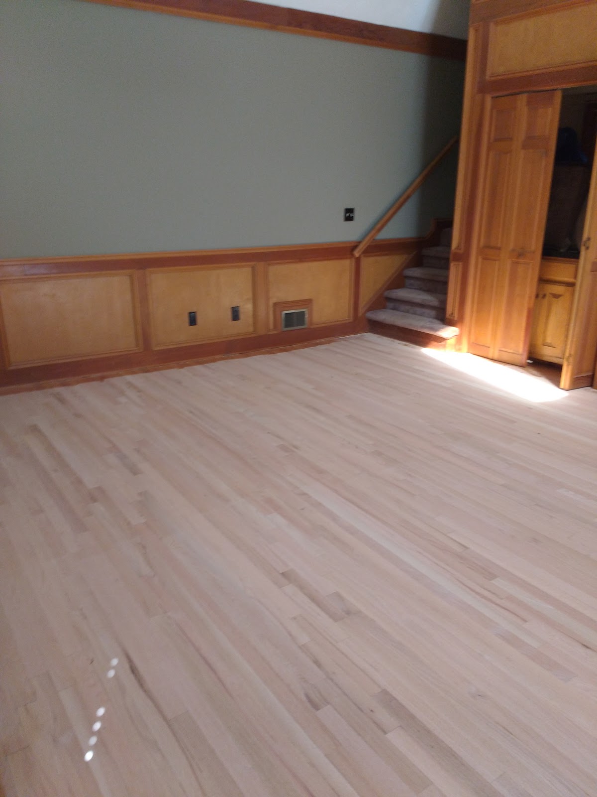 OAK HOUSE DESIGN CO.: The Oak House Reno-{Old and New Floors & A Stain ...