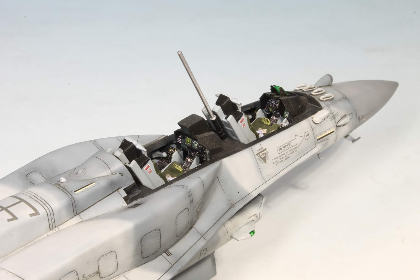 Istvan Michalko's scale models: Lockheed Martin F-16F Block 60 Desert ...