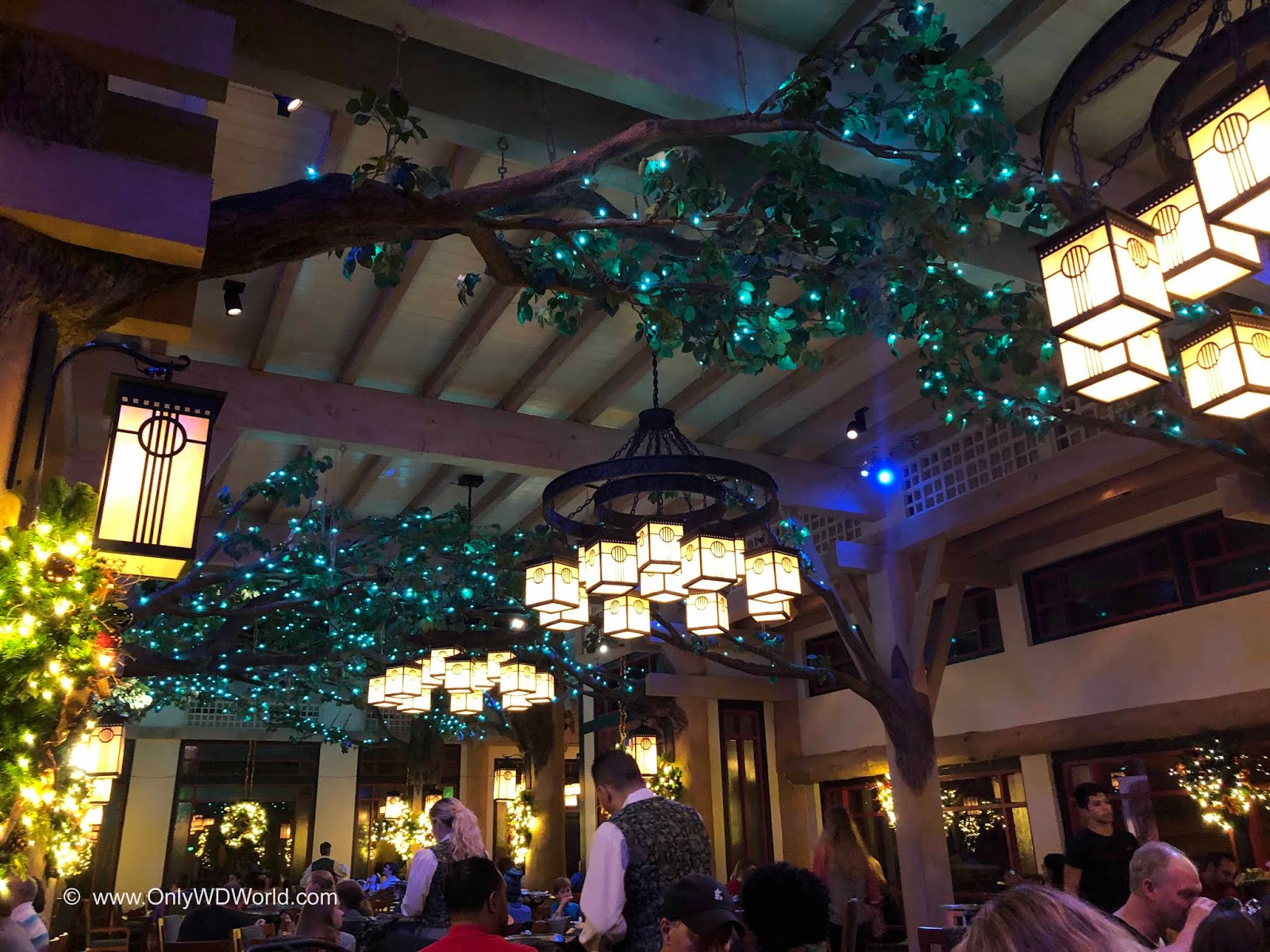 Review: Storybook Dining at Artist Point with Snow White | Disney World ...