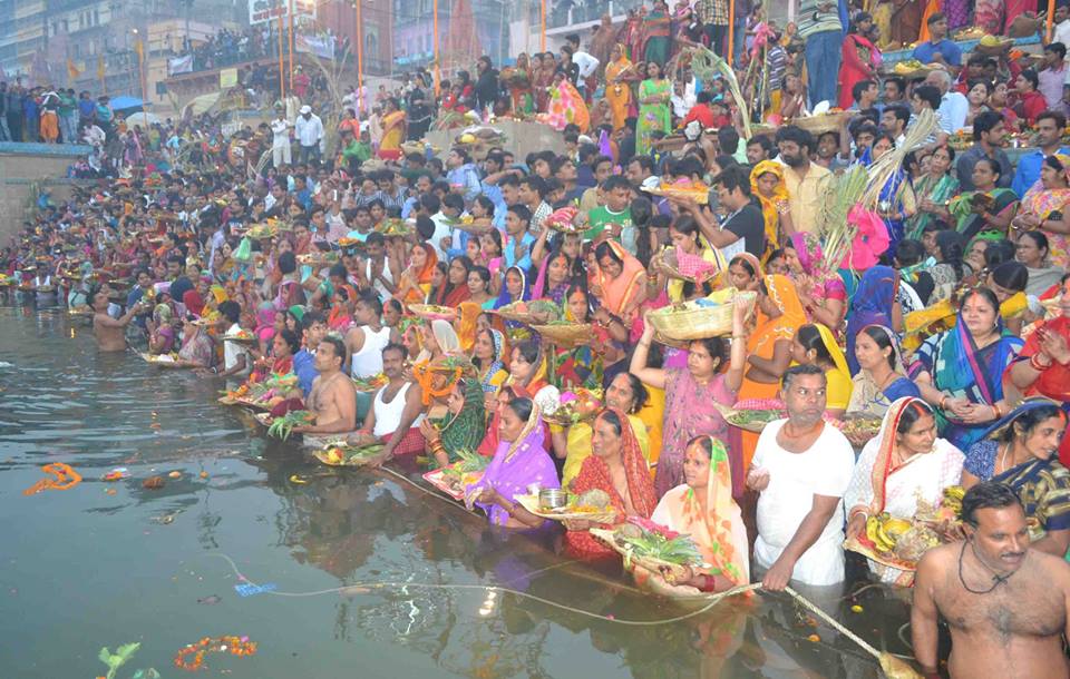 Varanasi View: Thousands offer Arghya to rising Sun