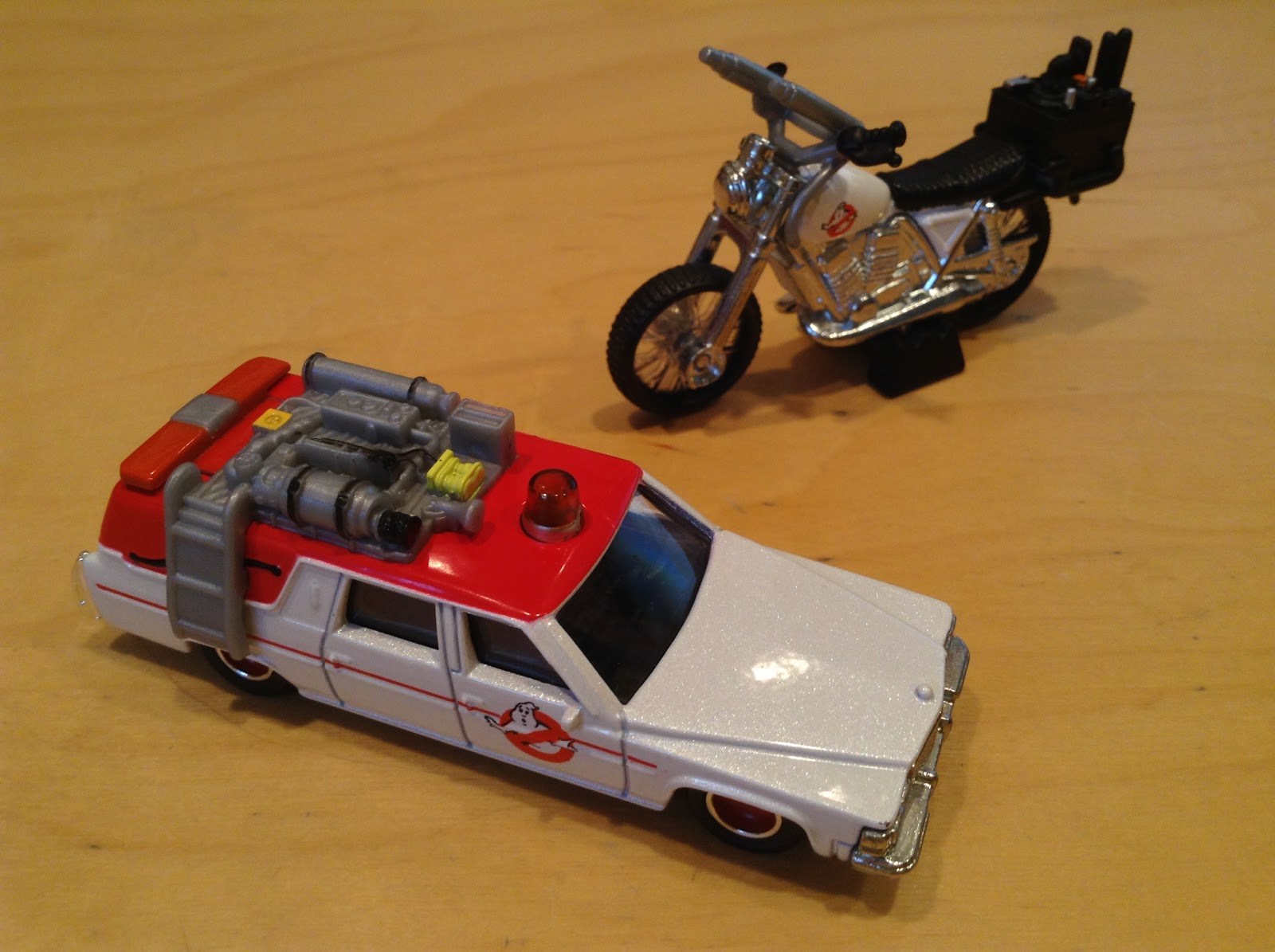 JULIAN'S HOT WHEELS BLOG: 2016 Ghostbusters 2-Pack: Ecto-1 & Ecto-2 ...
