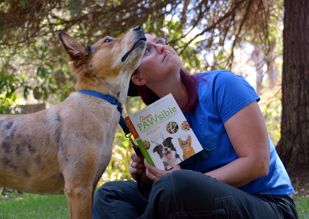 The Dog Geek: Book Review: Dinner Pawsible