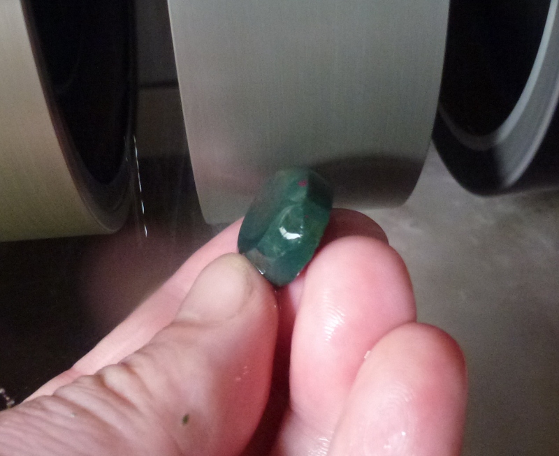 Jaka Gems: How to cut a stone cabochon - Bloodstone Cabachon