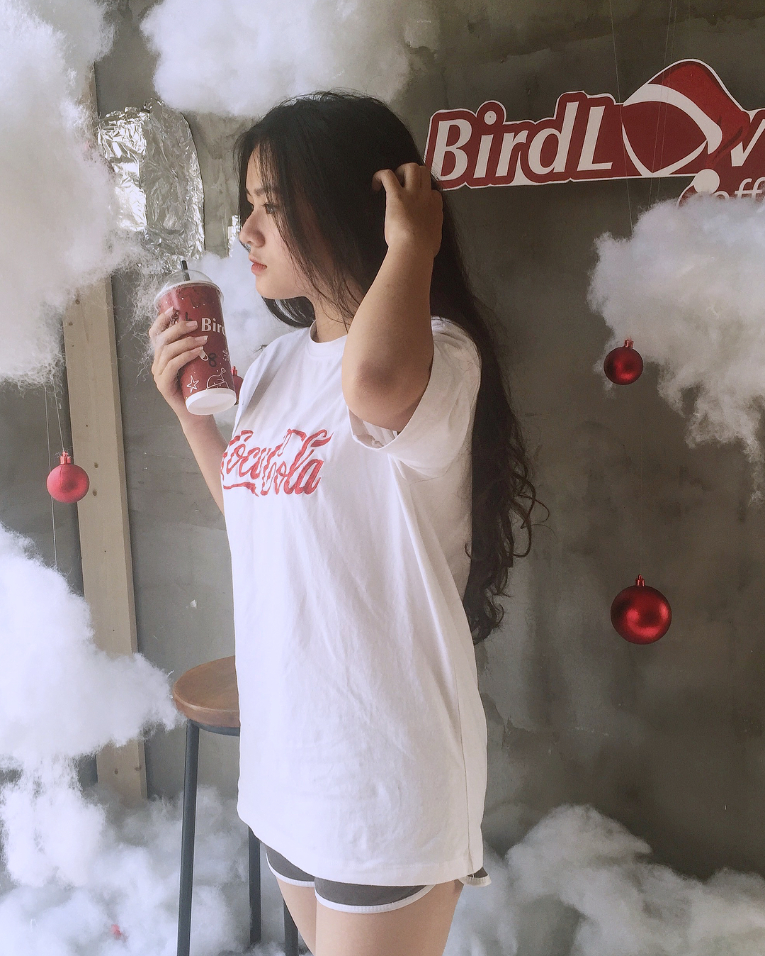 Josie Nguyễn Hân - A girl should be like a butterfly,pretty to see but ...