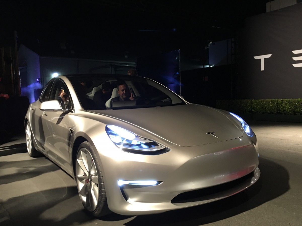 spagosmail: Tesla model 3: Na cestama 2018. godine