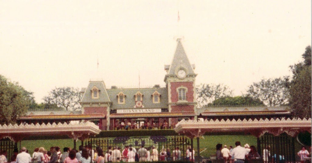 25 Lovely Vintage Photos of Disney World That May Take You Back to ...