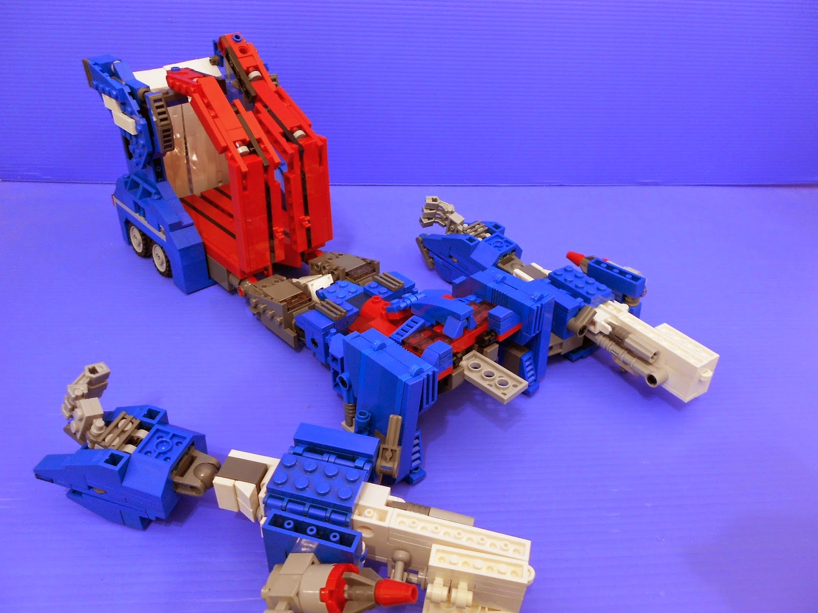 Alanyuppie's LEGO Transformers: LEGO Ultra Magnus: Part 2.5 of 3 ...