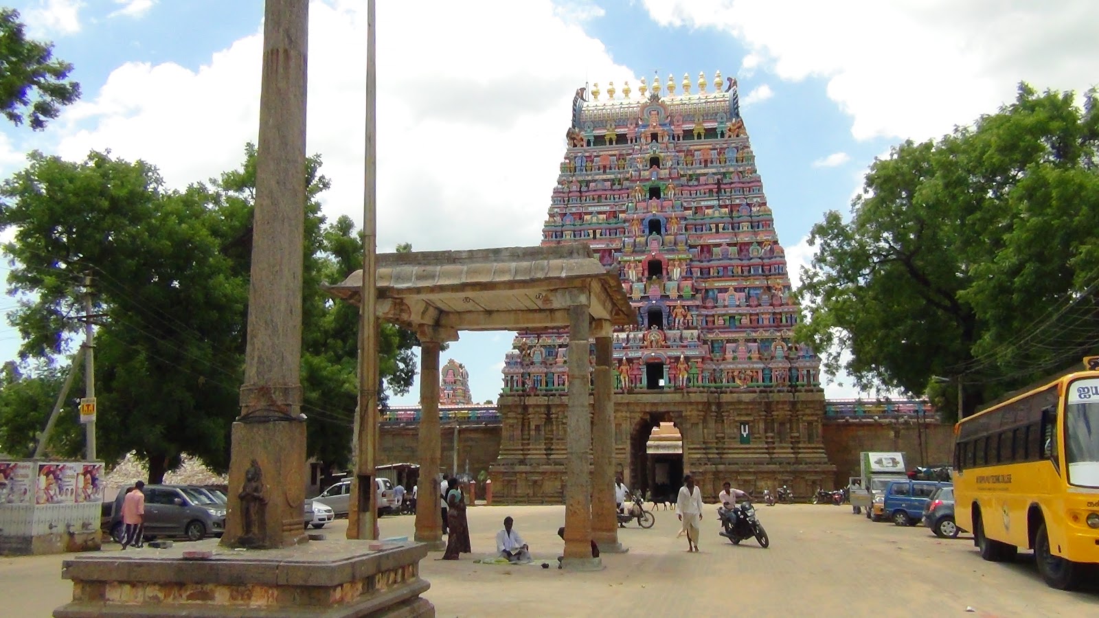 Dr.Ravishankar's blog: Sri Bhuvarahaswamy temple Srimushnam a Divya ...