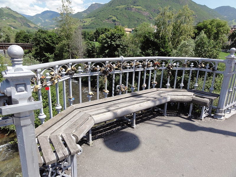 benchsite: Emily's Well Engineered Bridge Benches