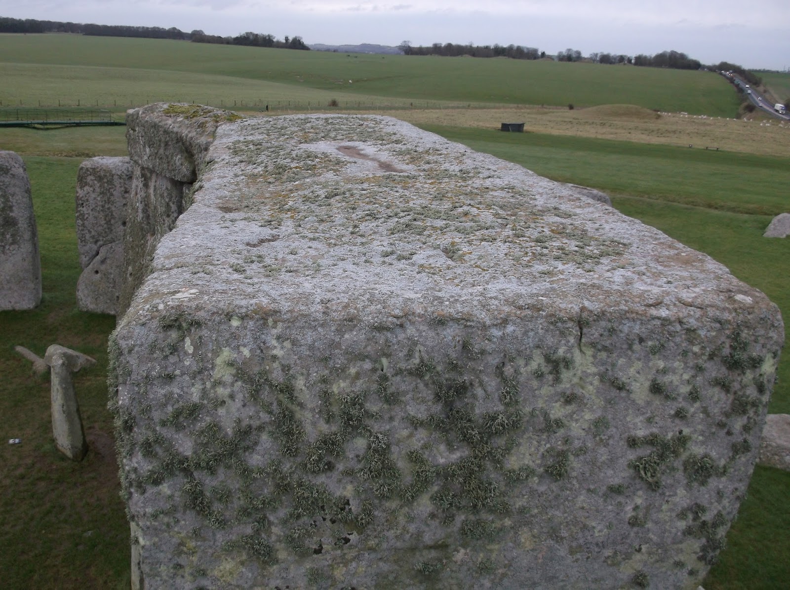 www.Sarsen.org: On top of Stonehenge - The tenon on Stone 56