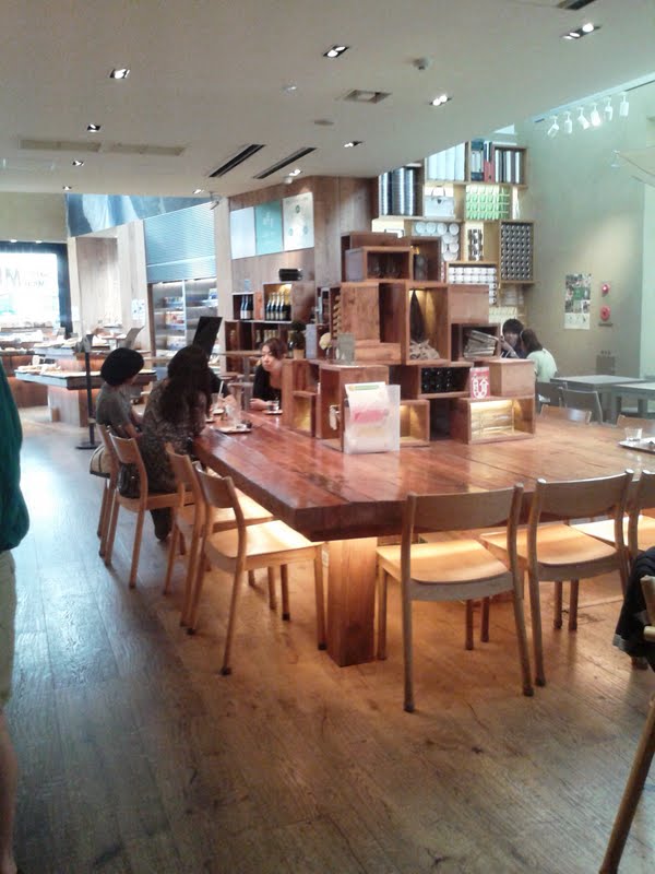 Tokyo space design: "Muji cafe" at Omotesando