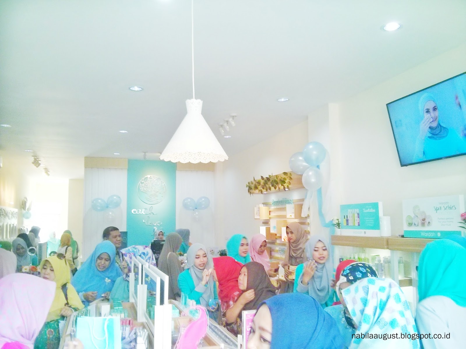 The August's Journal: [Grand Opening] Wardah Beauty House Jakarta