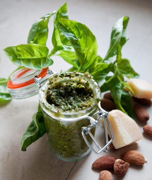 una ricetta "tricolore"...pesto ligure con mandorle siciliane e ...