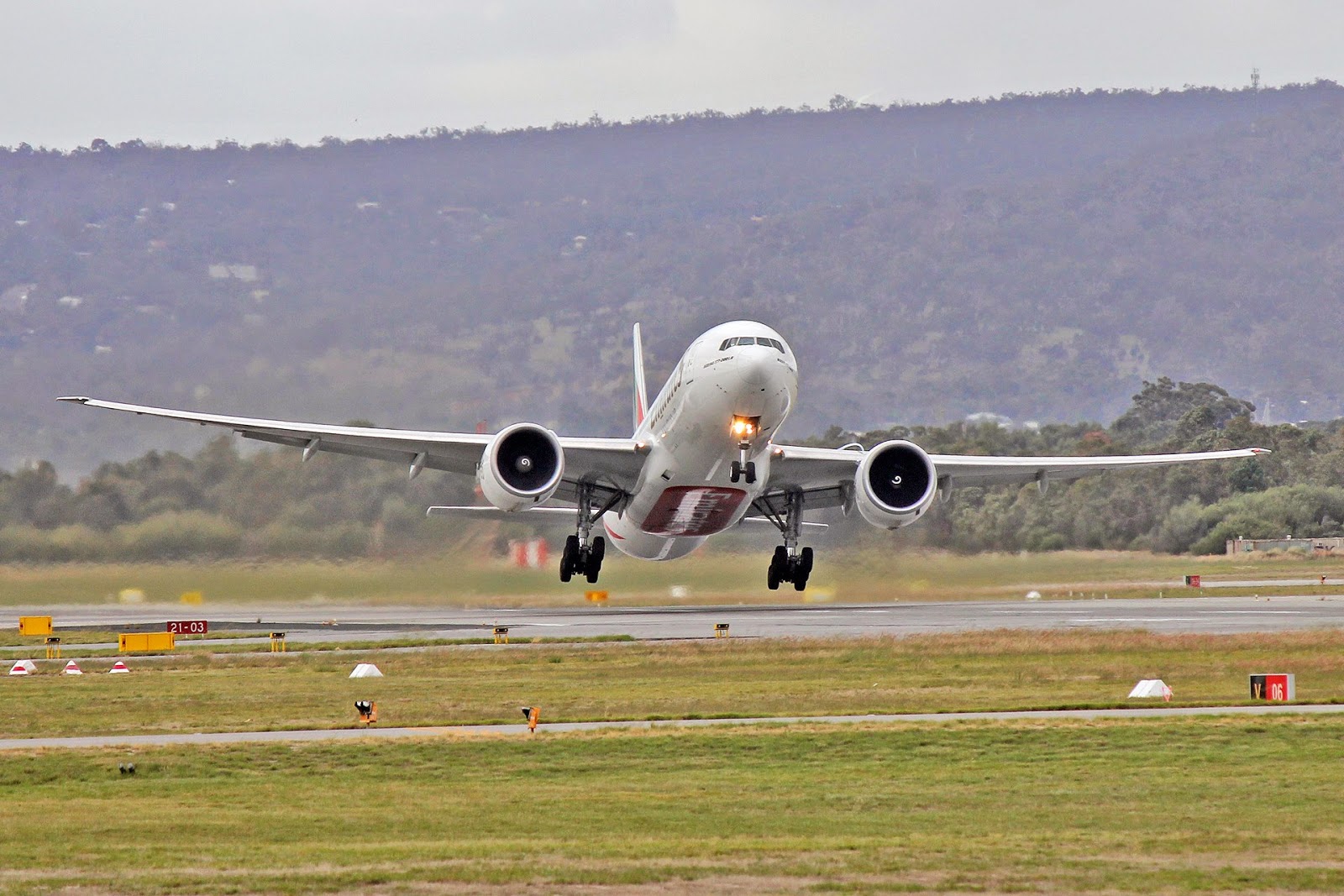 Perth Airport Spotter's Blog: Emirates to downsize Perth-Dubai EK424 ...
