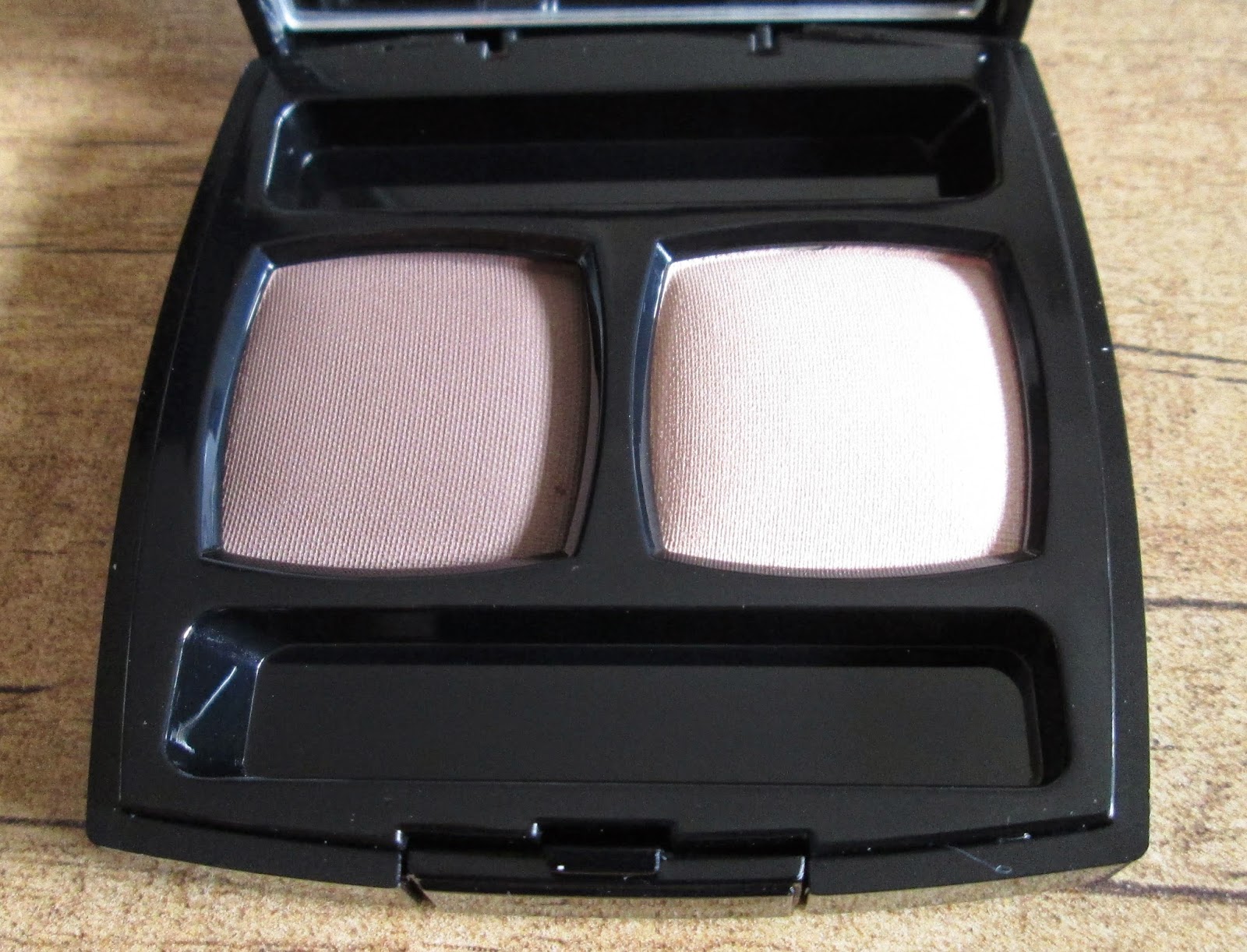 [Review] CHANEL Ombres Contraste Eyeshadow Duo in 20 Taupe - Délicat