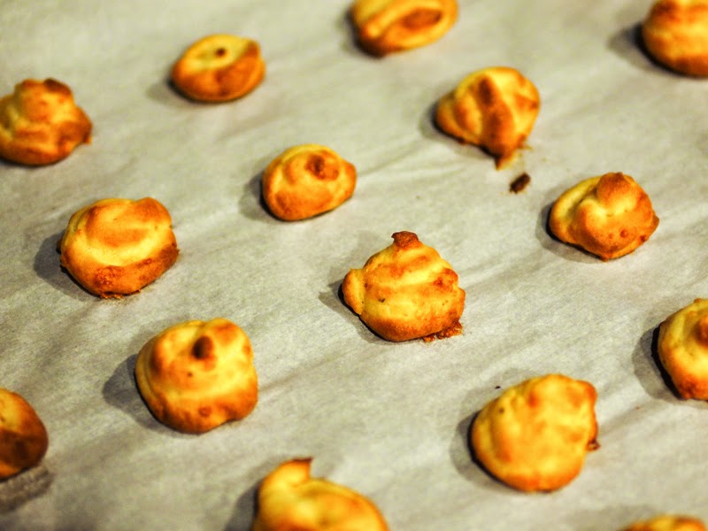 Two Scoops of Dinner: Mini Cheddar Gougéres