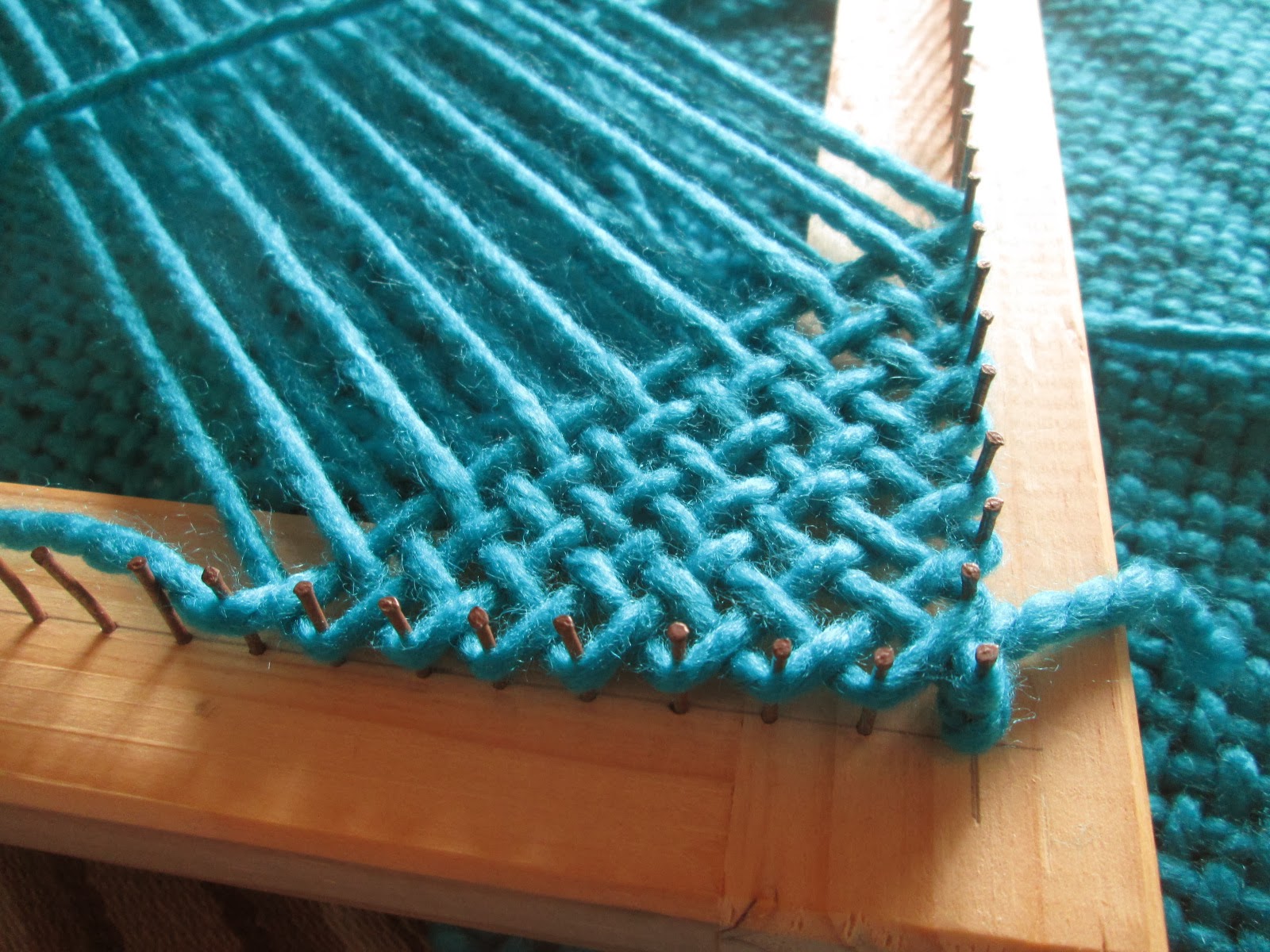 ** HECHO A MANO.CL ** ( Hecho en Chile).: Poncho Azteca, telar y crochet.