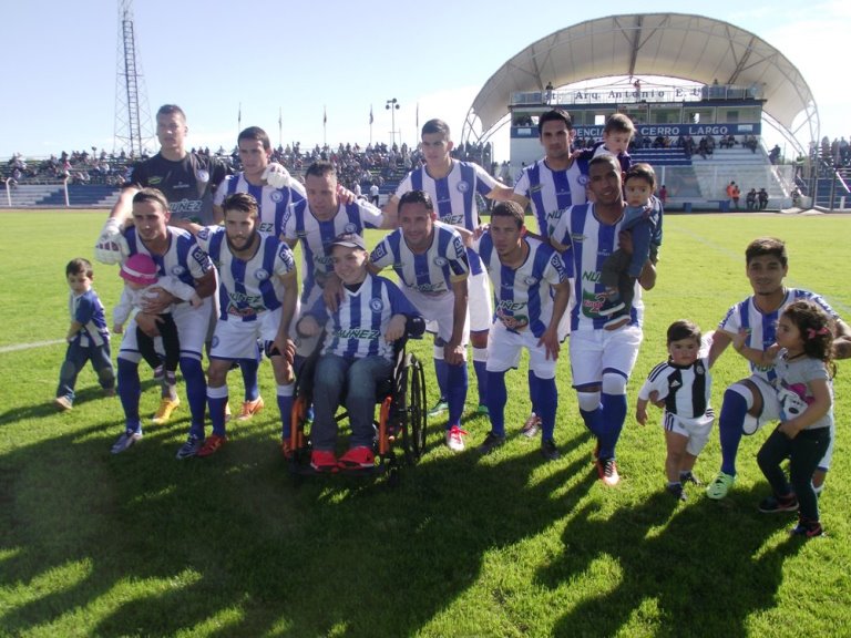 FÚTBOL DE CERRO LARGO WEB: CLARO TRIUNFO DE CERRO LARGO FC EN SU DEBÚT ...