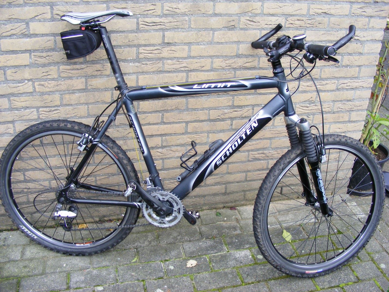 B A S E N S P O R T: ATB fiets