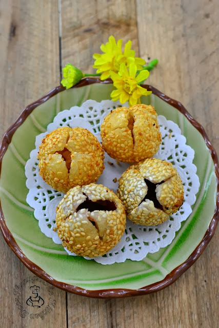 Through The Kitchen Door: Jian Dui 煎堆 (Deep fried glutinous rice balls ...