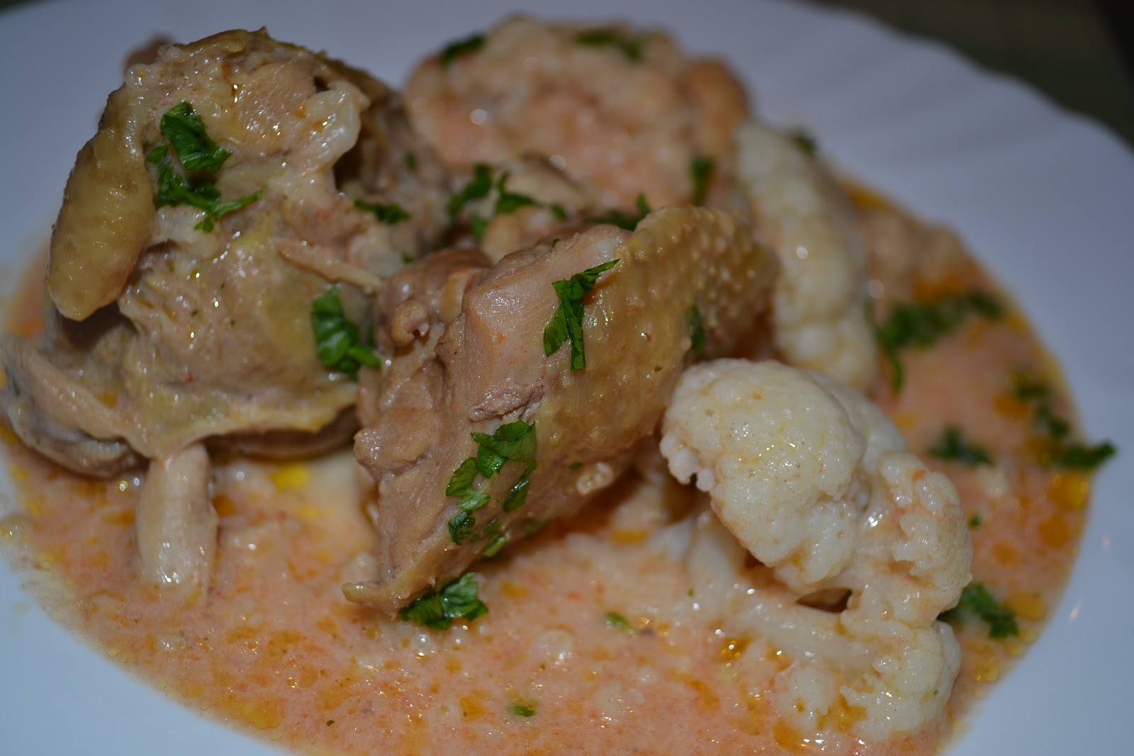 Myra's kitchen: Mancare de pui cu conopida