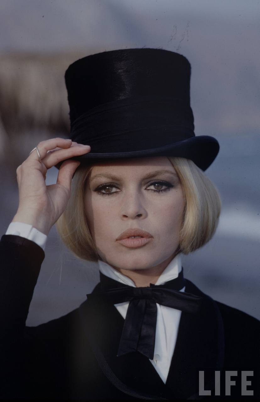 17 Beautiful Photos of Brigitte Bardot on the Set of 'Shalako' in 1967 ...