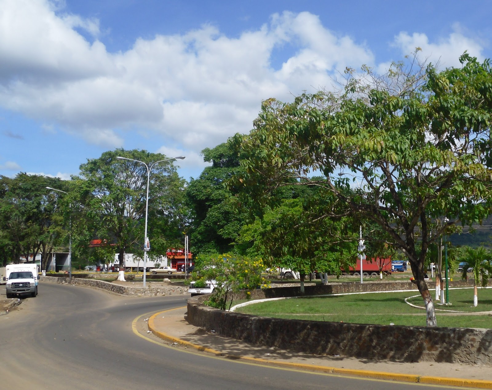 Guayana: Eje Sur Upata Santa Elena de Uairén: Plaza Miranda de Upata: Una mirada a este espacio ...