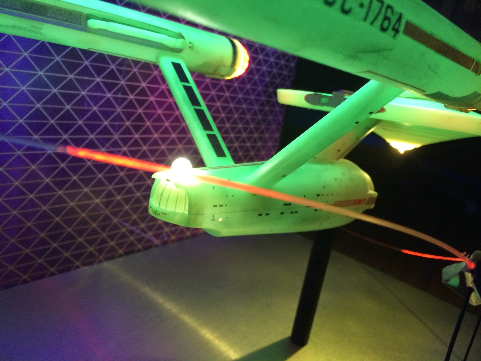 Fordo's Models: AMT/ROUND 2 USS DEFIANT as seen in 'THOLIAN WEB' 1/650 ...