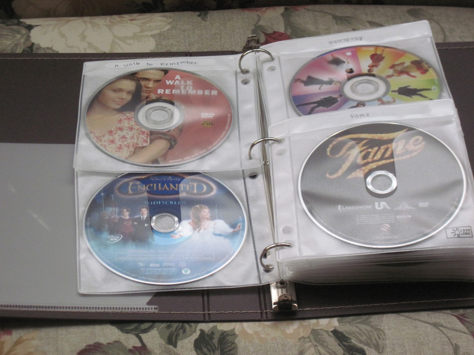 ...A place for all things "bizzy": DIY: DVD Album