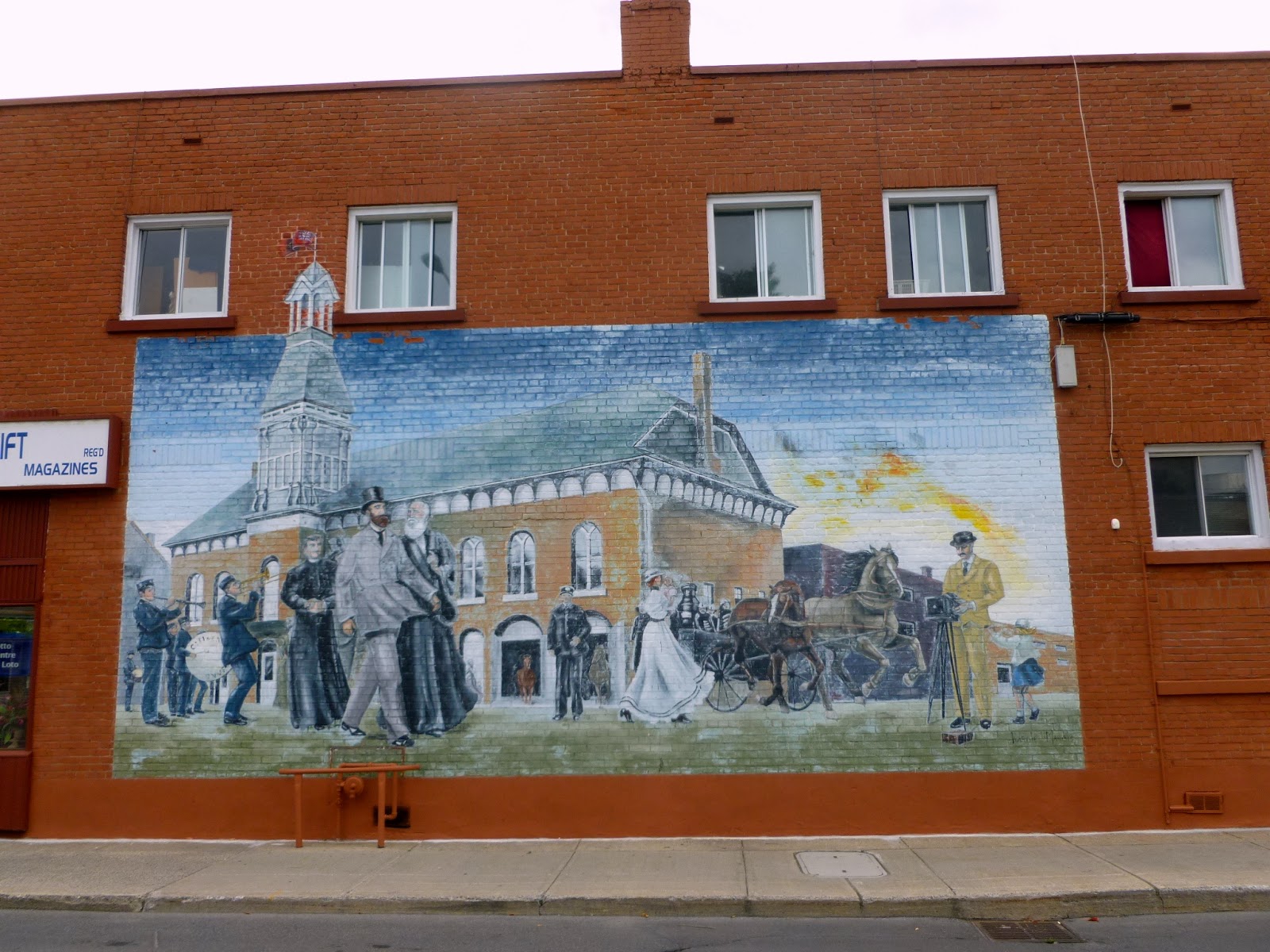 Photo-ops: Mural: Old Town Hall 1910 - Cornwall, ON, Canada