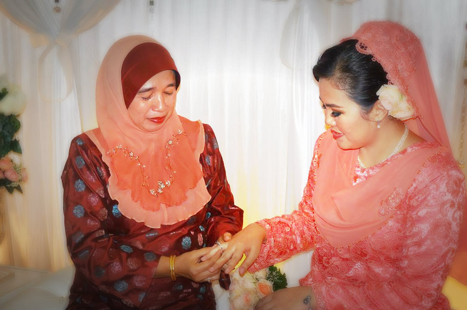 Episod kedua majlis merisik dan bertunang