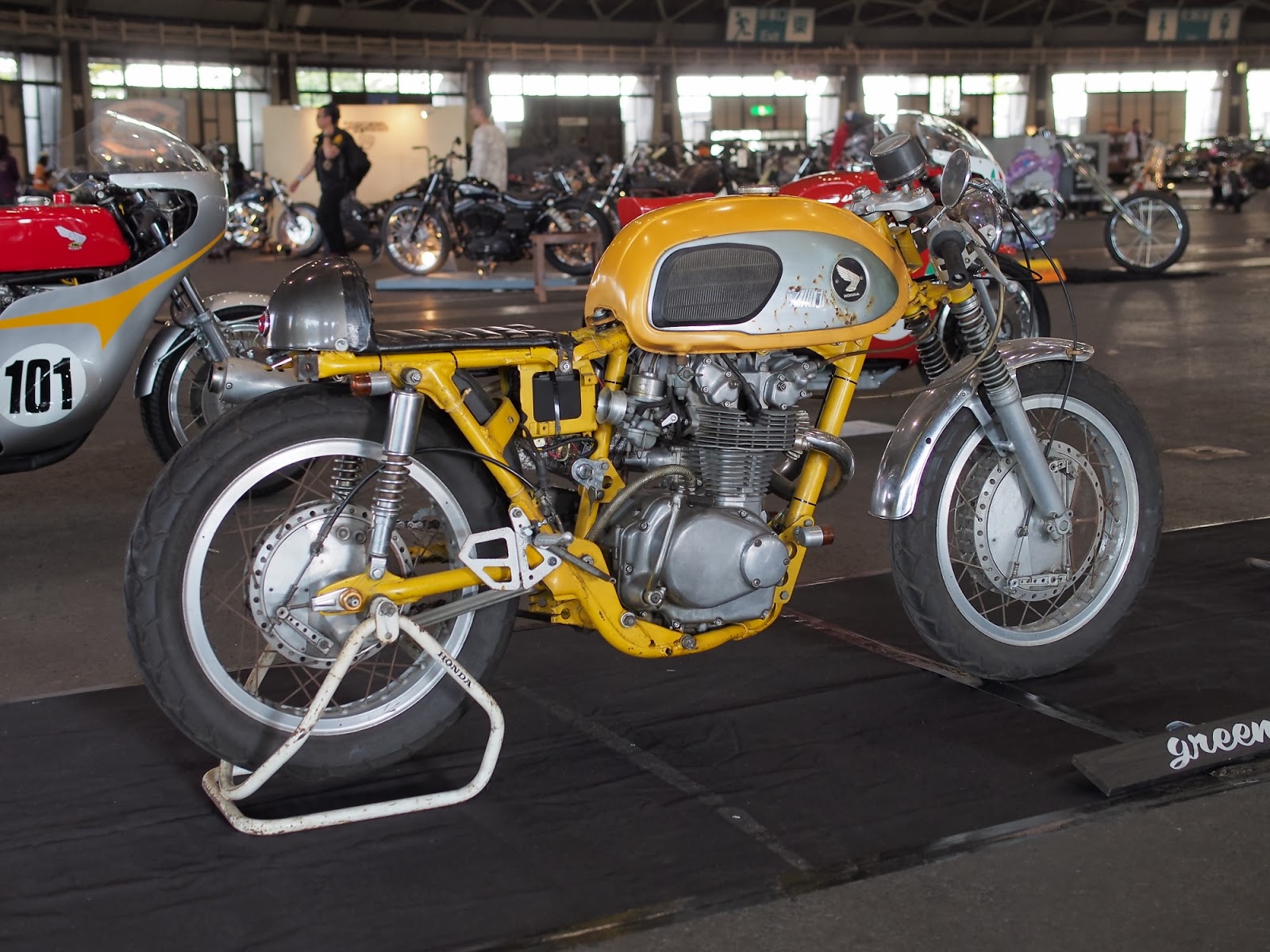 大神戸共榮圈: 2013 スピード&カスタムショー # 77 AERMACCHI HARLEY DAVIDSON RR250 など