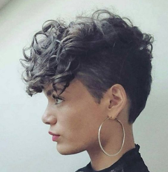 Cortes de pelo corto con rizos para mujeres 2017