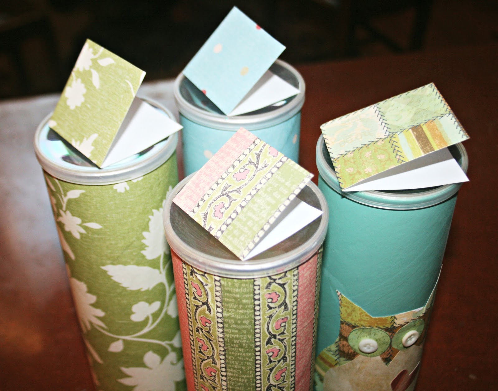 Two Bears Farm and the Three Cubs: Upcycled Pringles Gift Container Craft